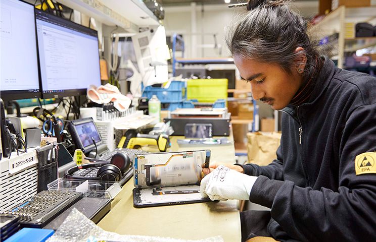 IT Repair-team onderhoudt hardware | Colruyt Group